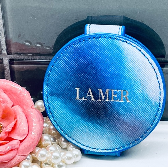 La Mer | Accessories | La Mer Compact Mirror In Sapphire | Poshmark